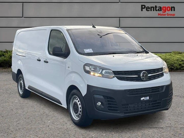 VAUXHALL VIVARO PANEL 1.5 Turbo D 2900 Dynamic Panel Van 6dr Diesel ...
