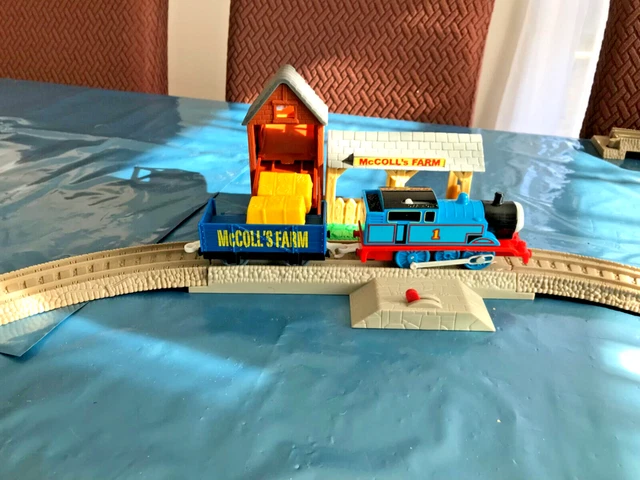THOMAS & FRIENDS Mattel 2009 Trackmaster McColl's Farm Haybale Loader ...