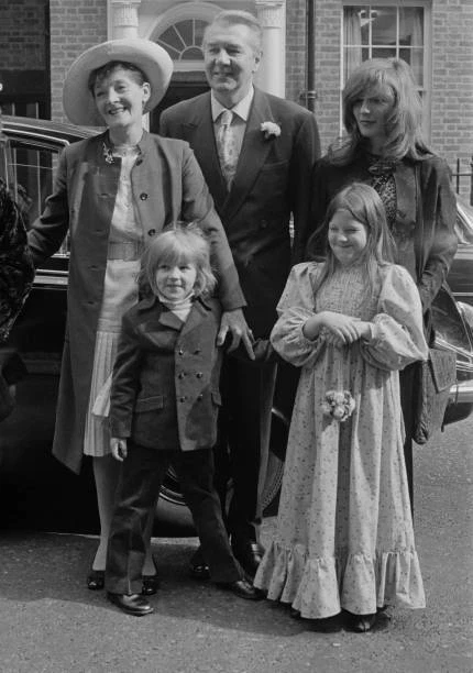 ENGLISH ACTOR SIR Michael Redgrave and family UK 1972 OLD PHOTO EUR 6 ...