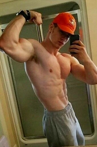 Shirtless Male Muscular Beefcake Flexing Bicep Frat Jock Hunk Photo 4x6
