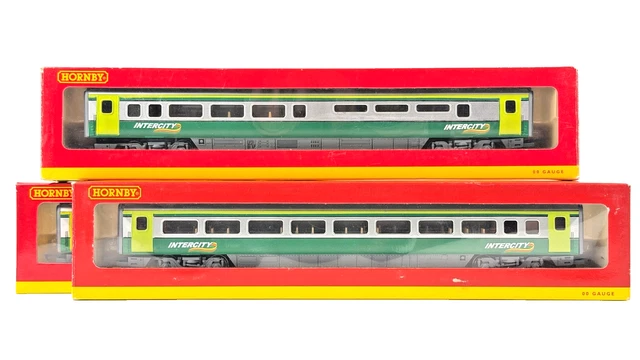 HORNBY/CHRIS DYER OO Gauge - Ie Irish Intercity Silver/Green Mk4 ...