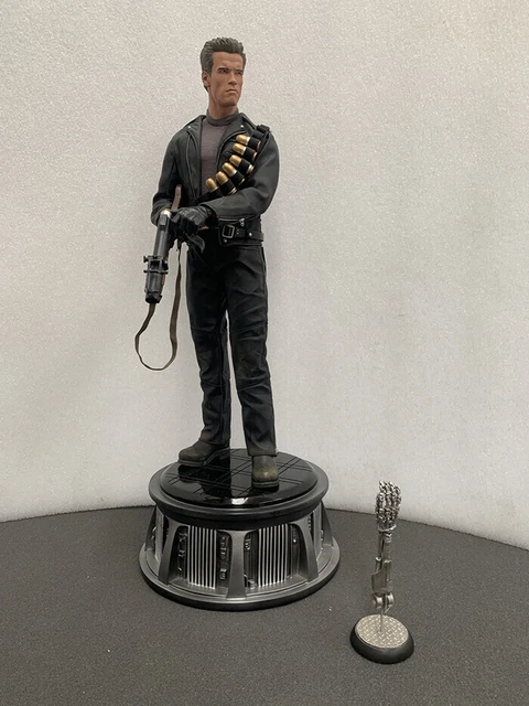 TERMINATOR - T-800 Premium Format 1/4 Statue Exclusive - Displayed ...