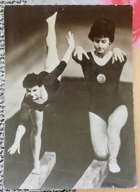 FOTO AK DDR 1961 sport turnerin Ute Starke Ingrid Föst Europameisterin ...