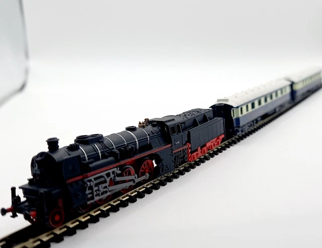 Z GAUGE SCALE Steam Locomotive Luxury Coaches Model Railway Train Not ...