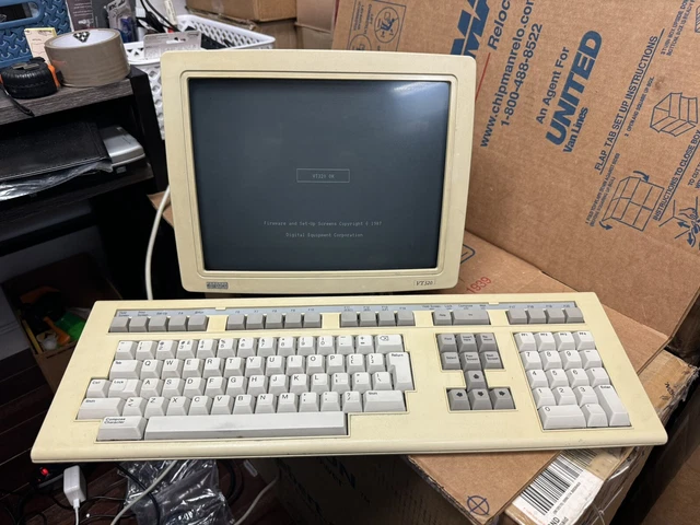 VINTAGE DIGITAL TERMINAL Monitor Model VT320 W/ Keyboard LK201 - Powers ...