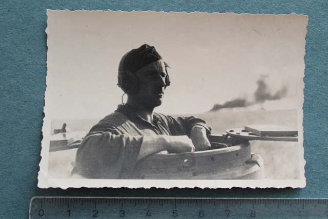 FOTO PHOTO NI Wehrmacht Panzermann Funker Kopfhörer Panzer Tank Luke ...