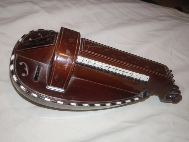 BOITE VINTAGE EN Bakélite représentant un instrument de musique "vielle ...