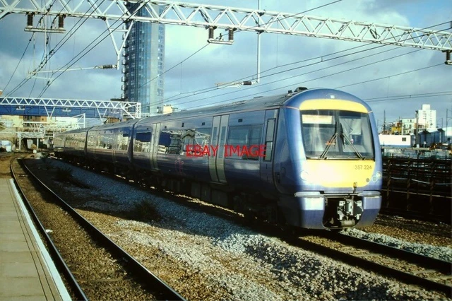PHOTO CLASS 357 Electostar 4-Car Emu No 357 224 Zooms Through Stratford ...