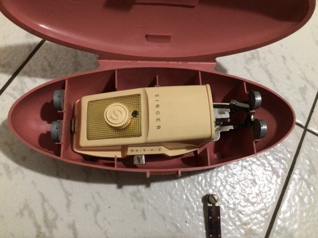 VINTAGE SINGER HAND Held Poplable Button Sewing Machine $12.50 - PicClick