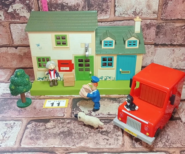 RARE POSTMAN PAT Pat's House & Post Office with Light Van Figures ...