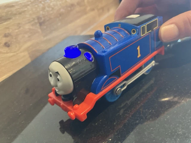 THOMAS THE TANK engine And Friends Motorised Railway Trackmaster Light ...
