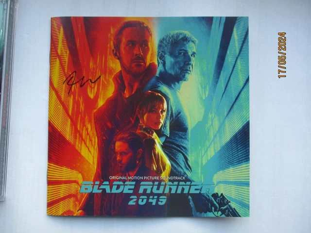 BLADE RUNNER 2049 Film Soundtrack HAND SIGNED By Ryan Gosling CD 2 ...