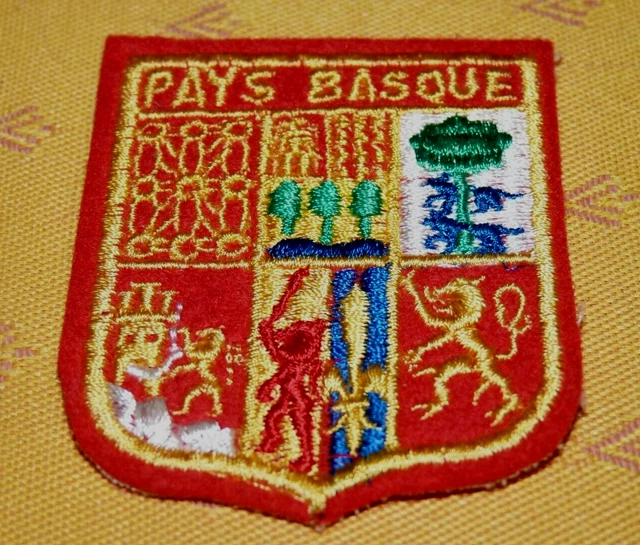 ANCIEN ÉCUSSON À coudre en feutre brodé blason du Pays Basque Neuf Vintage Patch EUR 5,00 ...