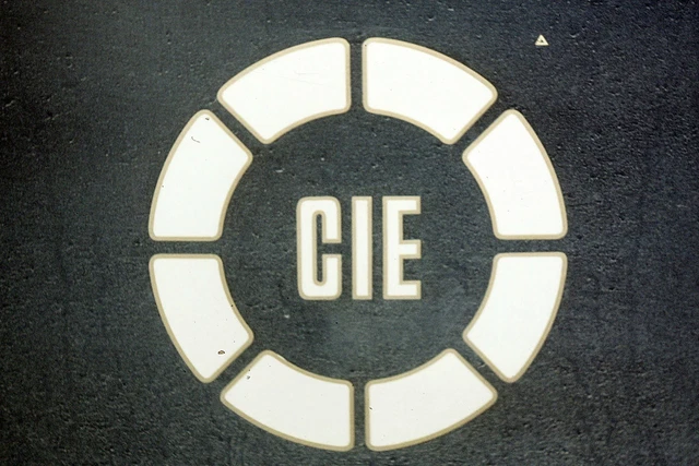 CIE LOGO ON the side of a very wet bus 1978 Irish Bus Photo EUR 3,84 ...