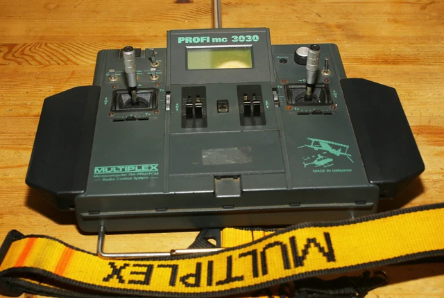 MULTIPLEX PROFI MC 3030 - 35 MHz mit Handauflagen, Gurt, Ladekabel ...