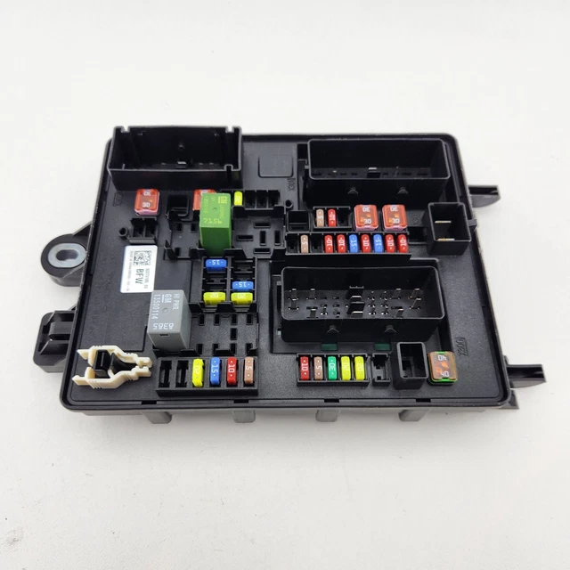 HOLDEN COMMODORE VF Fuse Box in Boot Wagon 05/2013-12/2017 92273185 02 ...