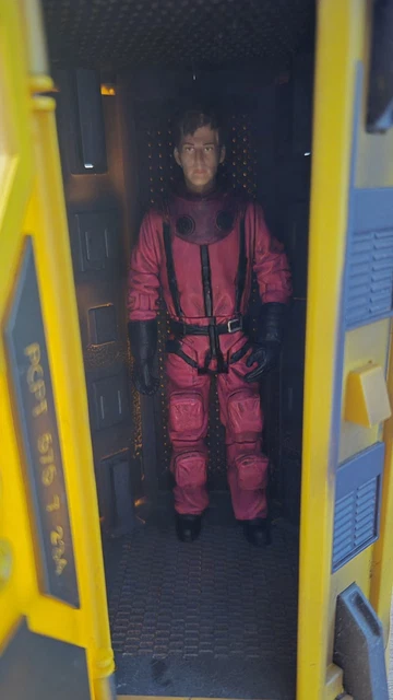 DOCTOR WHO-SATAN PIT Lift Elevator Capsule C/W Red Spacesuit D. Tennant ...