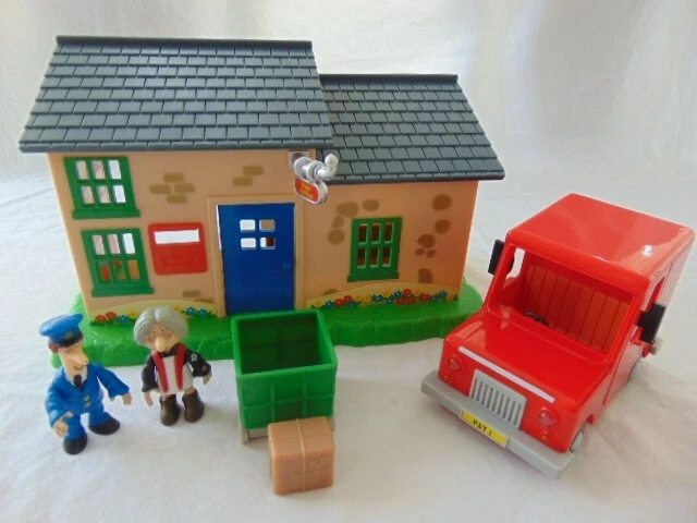 POSTMAN PAT AND Mrs Goggins Figures With Greendale Post Office & Mail ...