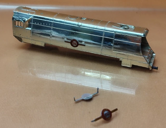 TRIANG TT Clan Line Merchant Navy Loco Body in Gold - Spares or Repairs ...