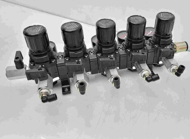 LOTTO DI 5 Norgren R72M-2AK-RMG Aria Regolatore di Pressione EUR 55,72 ...