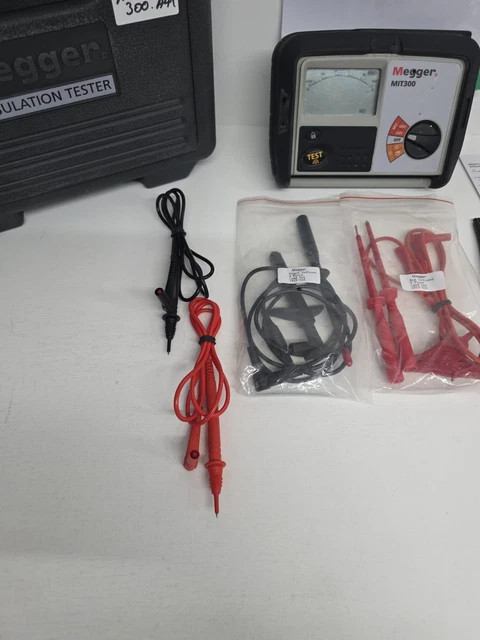 MEGGER MIT300 PORTABLE Insulation and Continuity Tester **Calibrated 12 ...