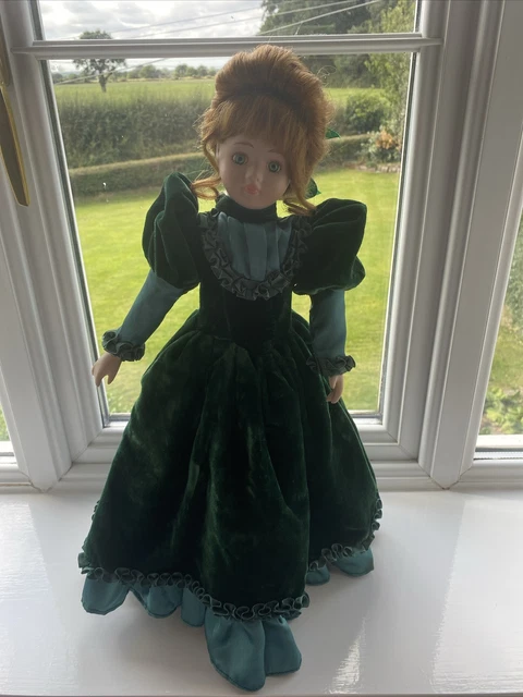 BEAUTIFUL VICTORIAN PORCELAIN Doll With Stand Green Velvet Dress New £9 ...
