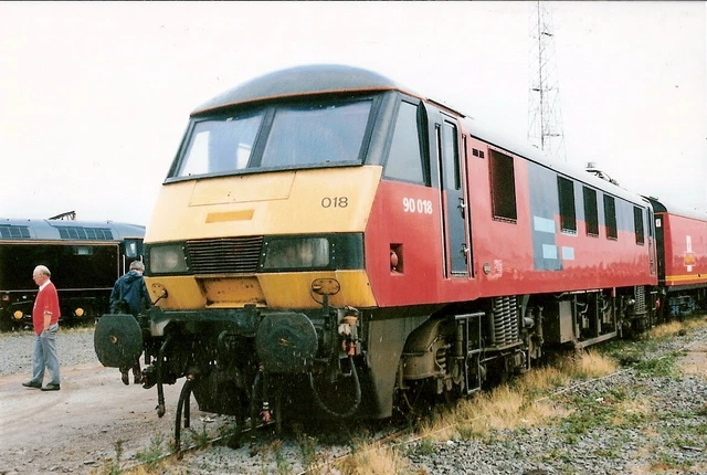 PHOTO BR Electric Class 90 Loco No 90018 (2) £1.65 - PicClick UK
