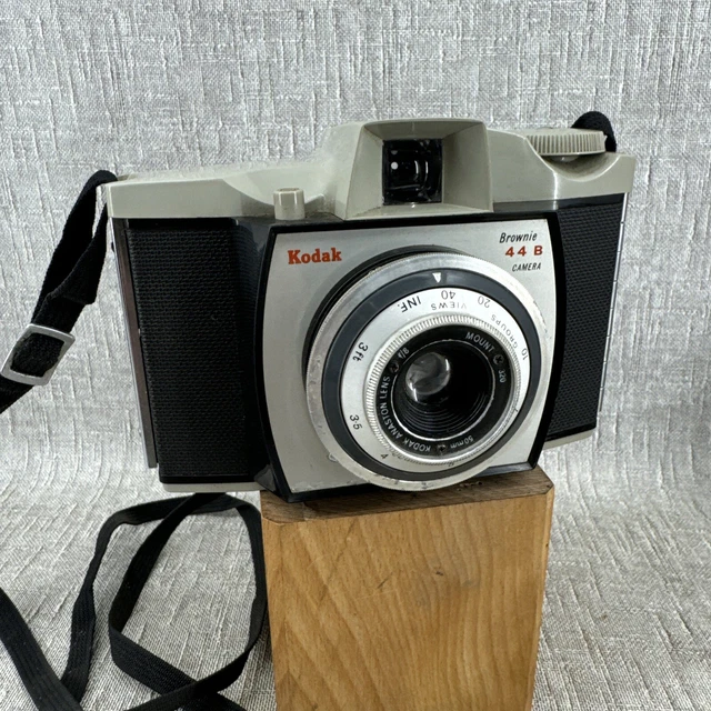 KODAK BROWNIE VINTAGE Viewfinder camera 44b 1960s - shutter works £6.00 ...