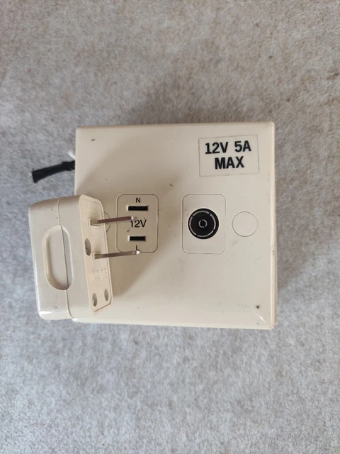 CARAVAN/MOTORHOME/BOAT CLIPSAL Aerial 12V Socket And Backbox £10.00 ...