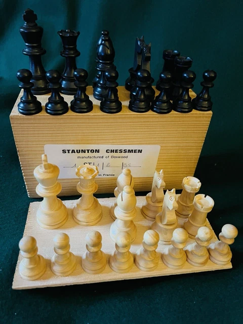 VINTAGE ANTIQUE Staunton chessmen-Boxwood Wooden Chess Set Boxed ...