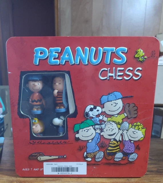PEANUTS GANG CHESS Set Charlie Brown Red Tin Edition 32 Pieces ...