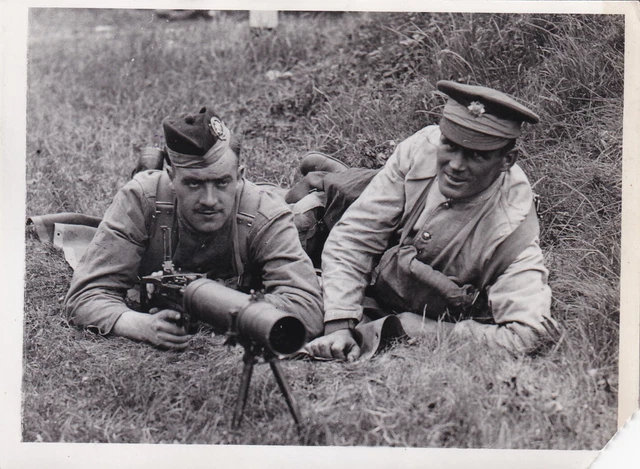 ORIGINAL PRESS PHOTO WW2 Scots Guards at Winchester with Lewis Gun ...