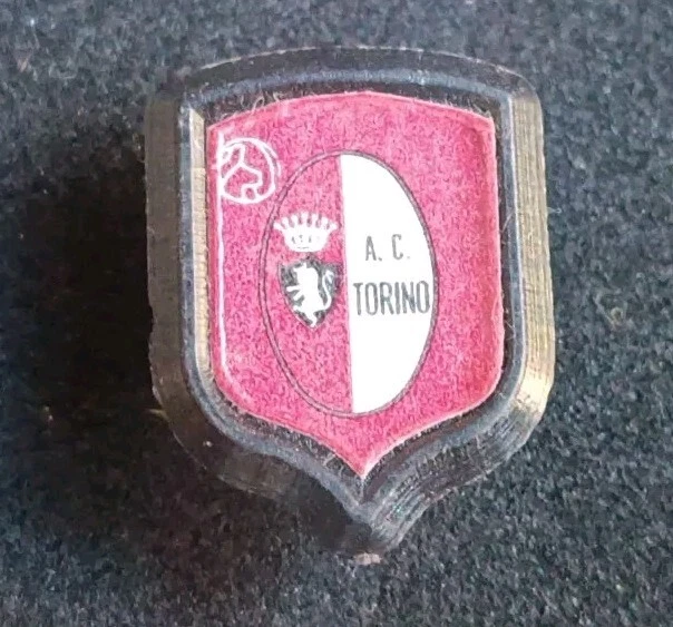 SPILLA PINS DISTINTIVO Stemma Simbolo Badge Logo Crest Club Milan ...