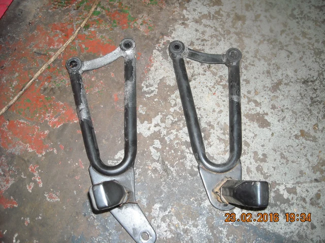 JIANSHE JS125-6C PAIR Of Rear Footpeg Hangers Foot Peg ( Sinnis SC125 ...