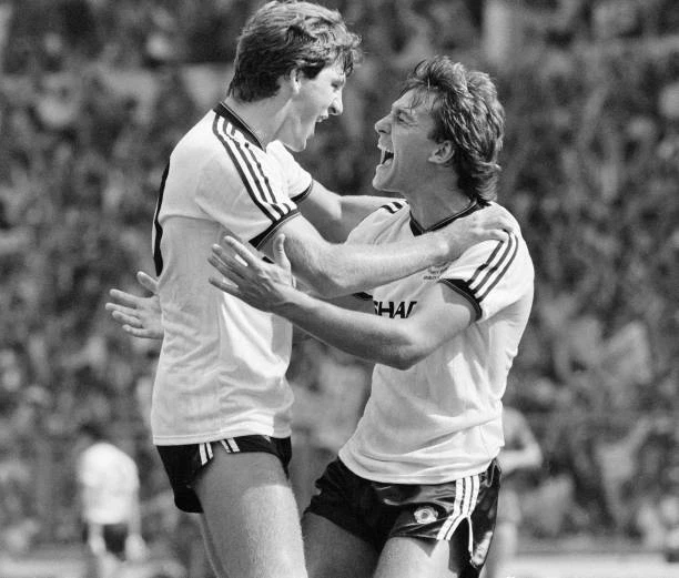 NORMAN WHITESIDE, BRYAN Robson Manchester v Liverpool 1983 OLD PHOTO ...