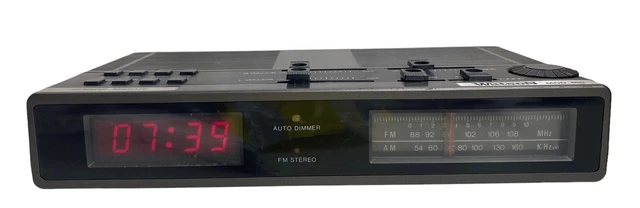 WATSON RADIOWECKER UHRENRADIO Modell 650 Auto Dimmer Teildefekt Vintage ...