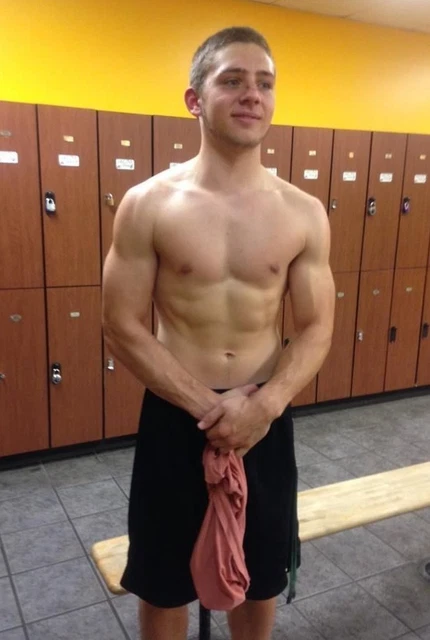 SHIRTLESS MALE MEN Muscular Beefcake Locker Room Jock Dude PHOTO 4X6 C374 £4.25 - PicClick UK