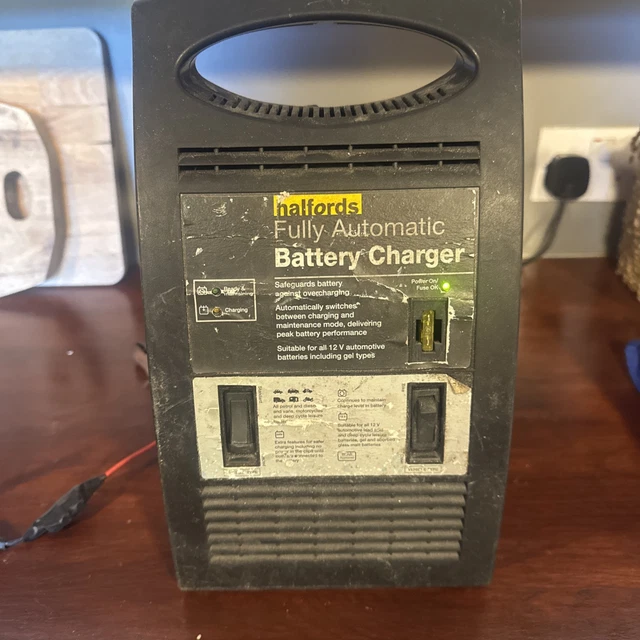 HALFORDS FULLY AUTOMATIC Battery Charger - 12v for sealed, standard ...