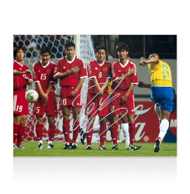 FOTO BRASILE FIRMATA Roberto Carlos: autografo calcio libero EUR 122,07 ...