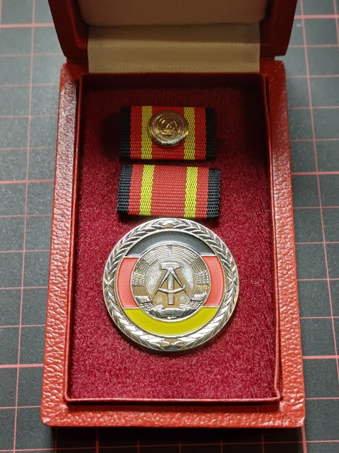 DDR MEDAILLE Verdienstmedaille der DDR EUR 15,00 - PicClick DE
