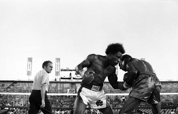 LEROY HALEY LANDS A Punch Against Bruce Curry 3 Old Boxing Photo $9.00 ...