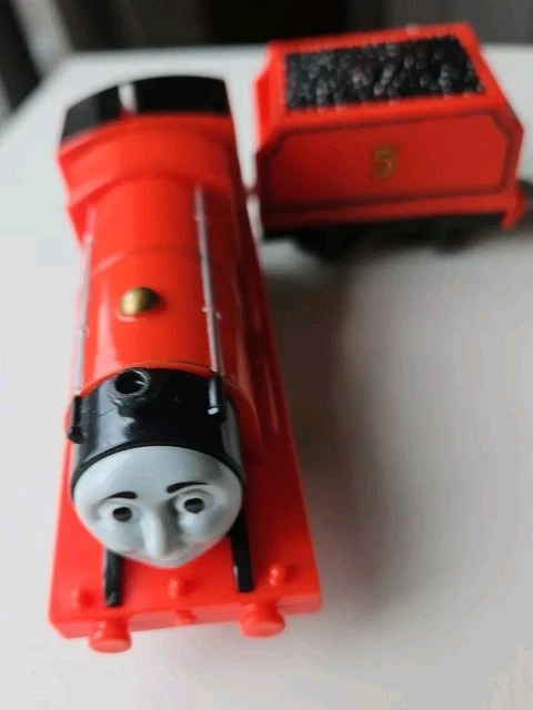 THOMAS THE TANK Engine Trackmaster Trains James & Tender £15.99 ...