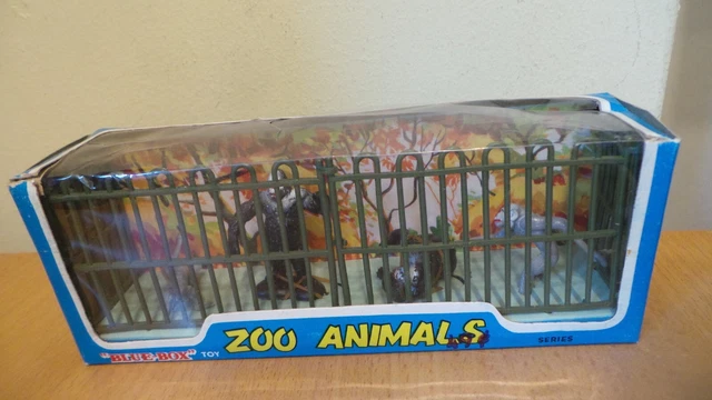 VINTAGE 'BLUE BOX' 77644 Plastic Zoo Animals Gorrilas Boxed Made In ...