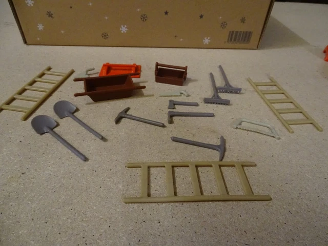 PLAYMOBIL GEOBRA 1974-1975 lot d'outils de chantier, échelles, truelle ...