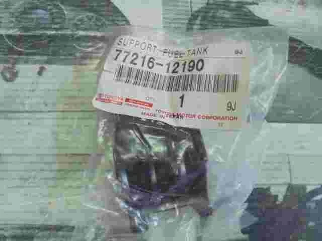RÉSERVOIR DE CARBURANT de support Toyota Corolla E18 7721612190 77216 ...