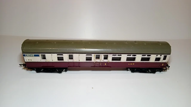 TRI-ANG OO GAUGE R28/220 LMS 1st Class Coach – “Crewe” £5.00 - PicClick UK