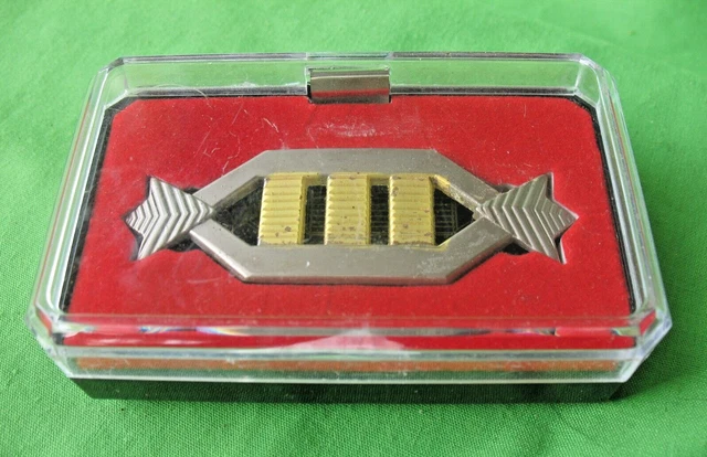 RARE VINTAGE BOXED Star Trek Captains Rank Pin Badge 2014 £19.79 ...