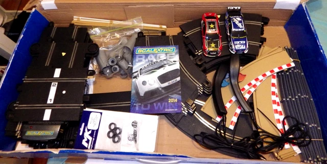 SCALEXTRIC THUNDERING V8S SLOT CAR SET HOLDEN COMMODORE & FORD FALCON ...