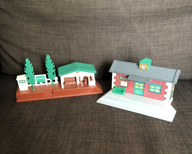 TOMY TRACKMASTER THOMAS The Tank Engine Wellsworth Station £9.50 ...