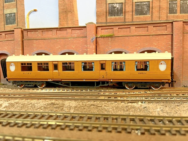 BACHMANN THOMPSON COMPOSITE corridor LNER teak coach. £42.30 - PicClick UK